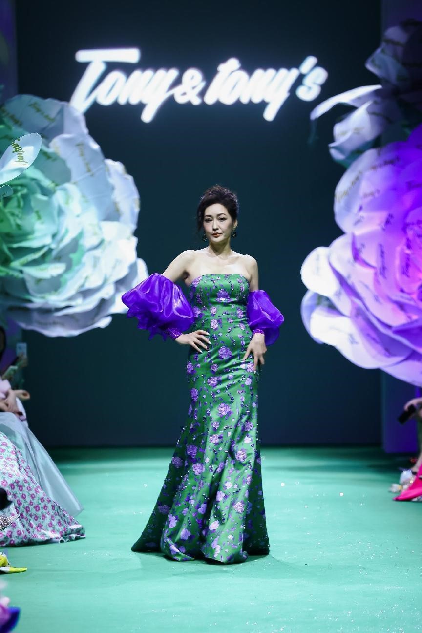 张镐濂现身Tony&tony’s走秀 洪欣台下加油助威 - 360娱乐，你开心就好