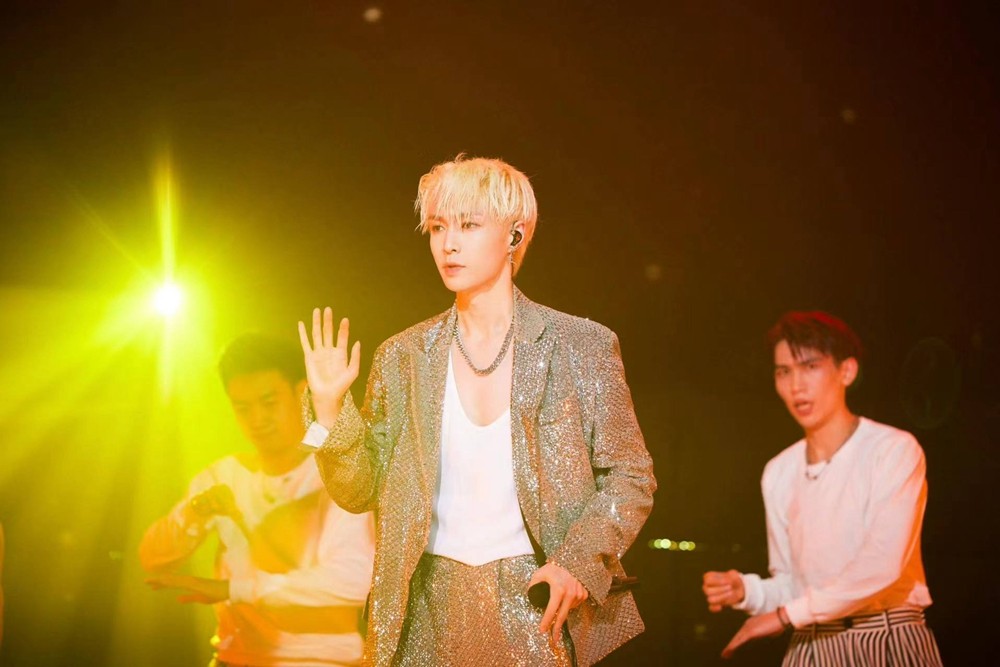 张艺兴连续唱跳23首 把长沙话唱到马来西亚 大航海2演唱会YYDS！ - 360娱乐，你开心就好